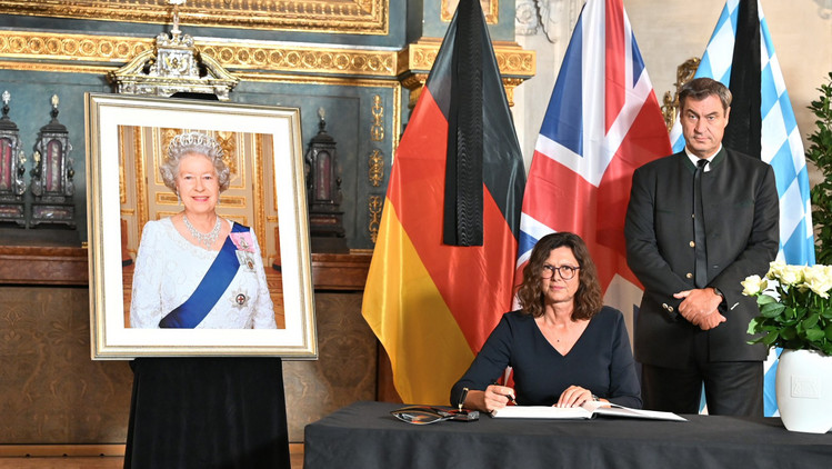 09.09.2022 - Trauer um die Queen | Bayerischer Landtag 09.09.2022 - Trauer um die Queen | Bayerischer Landtag